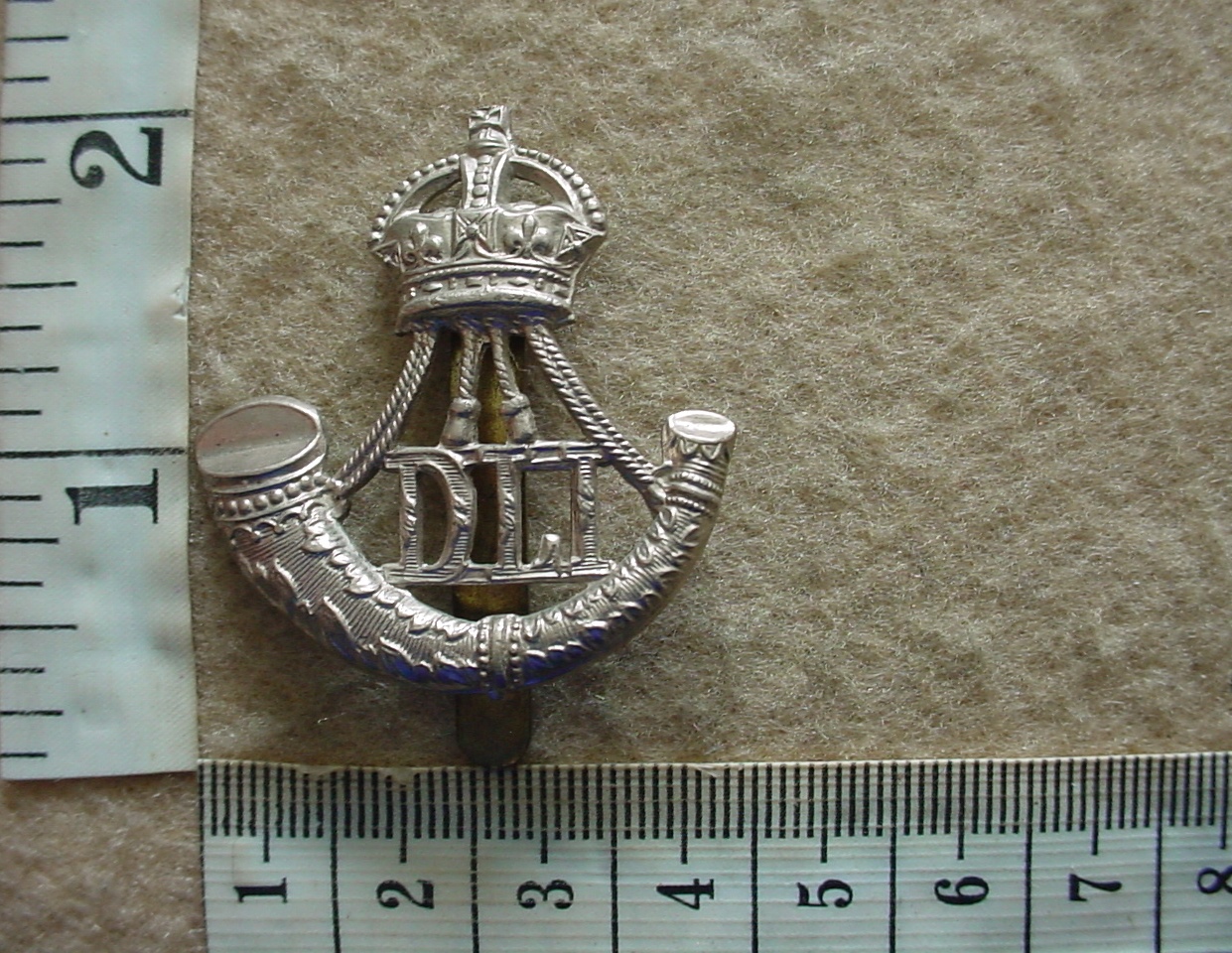 195-1 Durban Light Infantry cap badge (CO418) – SA Militaria